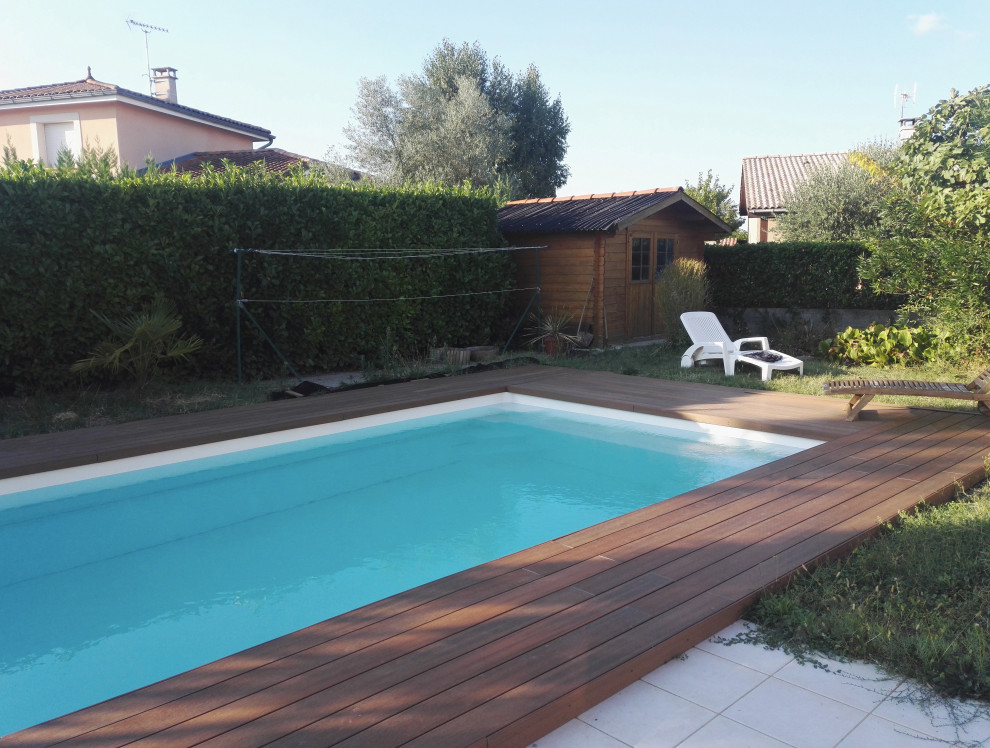 Terrasse en bois composite teinte teck - Moderne - Terrasse et Patio ...