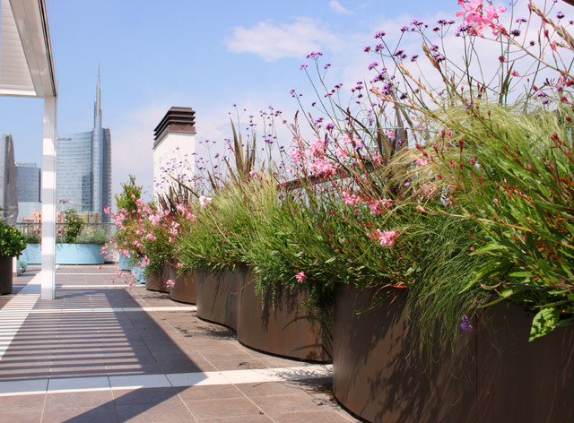 Onde, un terrazzo sui tetti di Milano - Contemporain - Terrasse en Bois ...