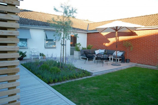 Radhus med liten trädgård. - Scandinavian - Patio - Malmo - by PARADIS ...