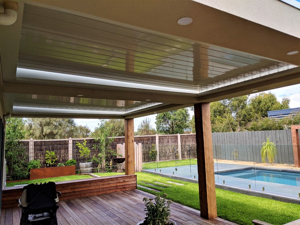 Timber & Rendered Framed Louvre Verandah with decking - Minimalistisch ...