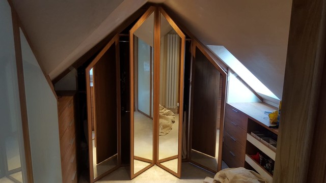 Attic walk in wardrobe - Minimalistisch - Ankleidezimmer - Sonstige ...