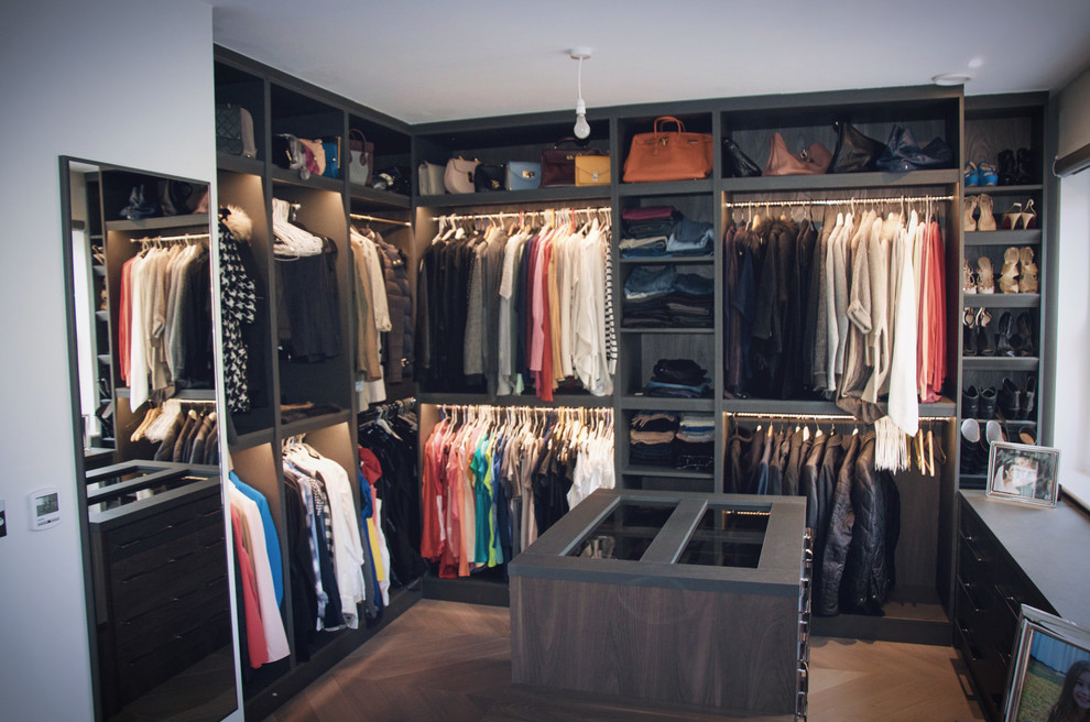 Luxury walk in wardrobe - Contemporary - Closet - London - by Urban ...