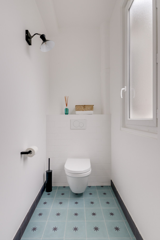 Au sol des toilettes, carreaux de ciment Jules de la Maison Bahya ...