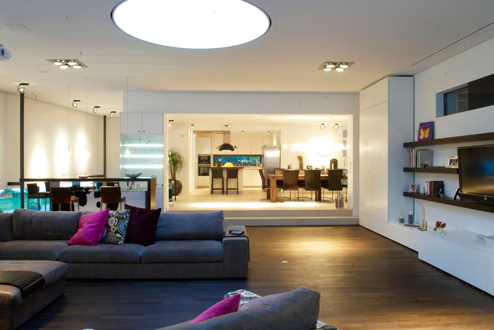 Karlsruhe - Waldstadt: Einfamilienhaus mit Pool - Modern - Wohnbereich ...