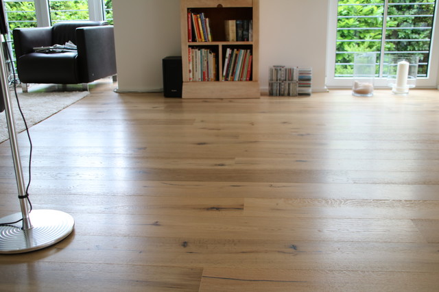 Landhausdiele Eiche rustikal bleached - Contemporary - Family Room ...