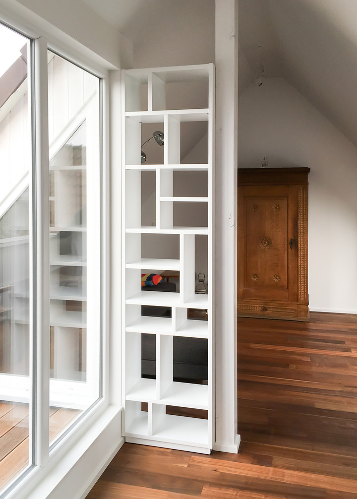 Regal als Raumteiler in Dachschräge - Contemporain - Salon - Dortmund ...