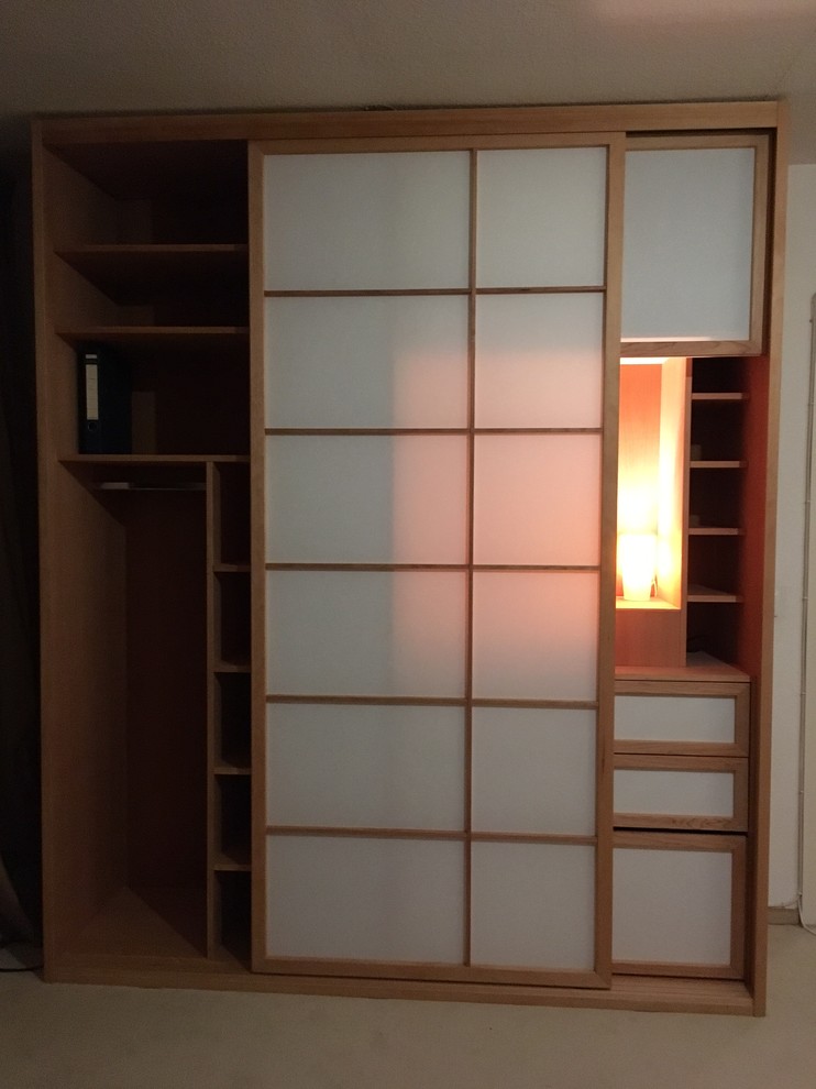 Schrank mit kleinem Altar - Closet with small shrine / altar - Asian ...